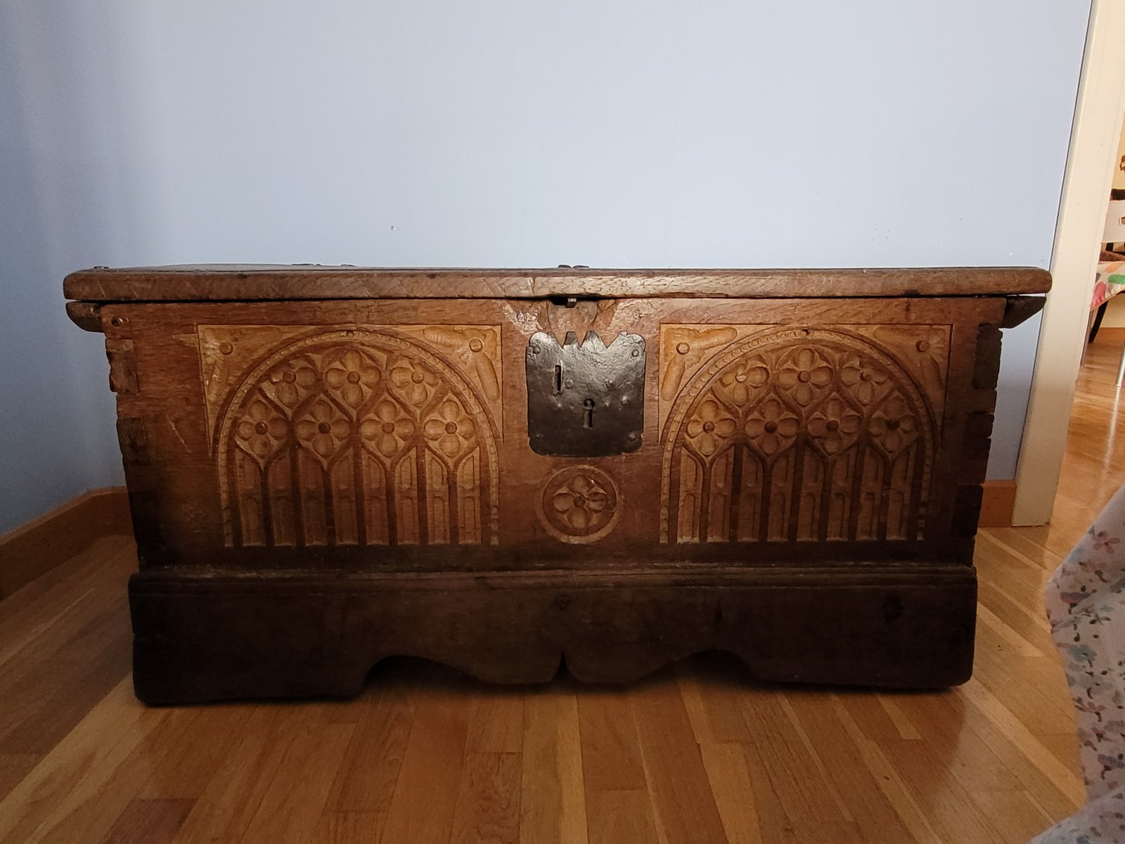 19th Century Gothic Chest in Oak Wood, North of Castile for sale at Pamono