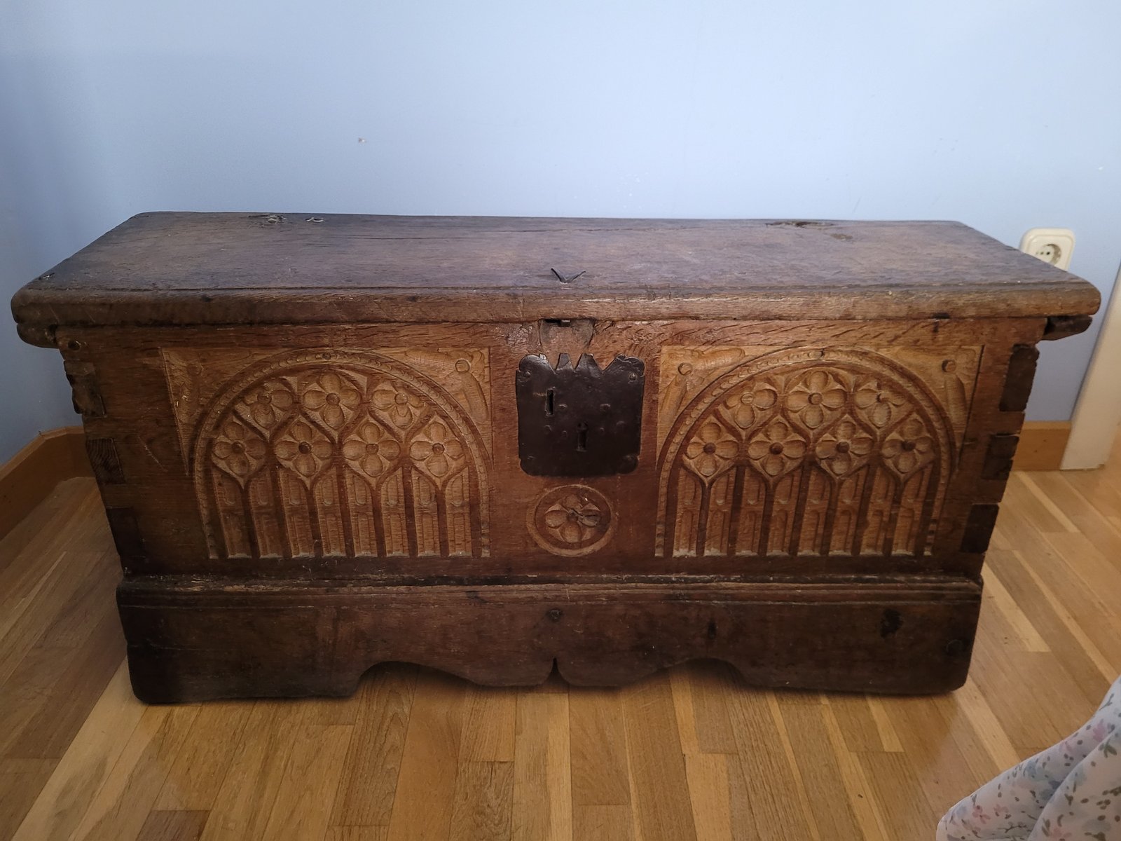 19th Century Gothic Chest in Oak Wood, North of Castile for sale at Pamono