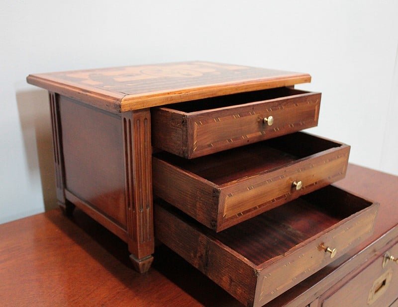 18th Century Master Chest of Drawers for sale at Pamono