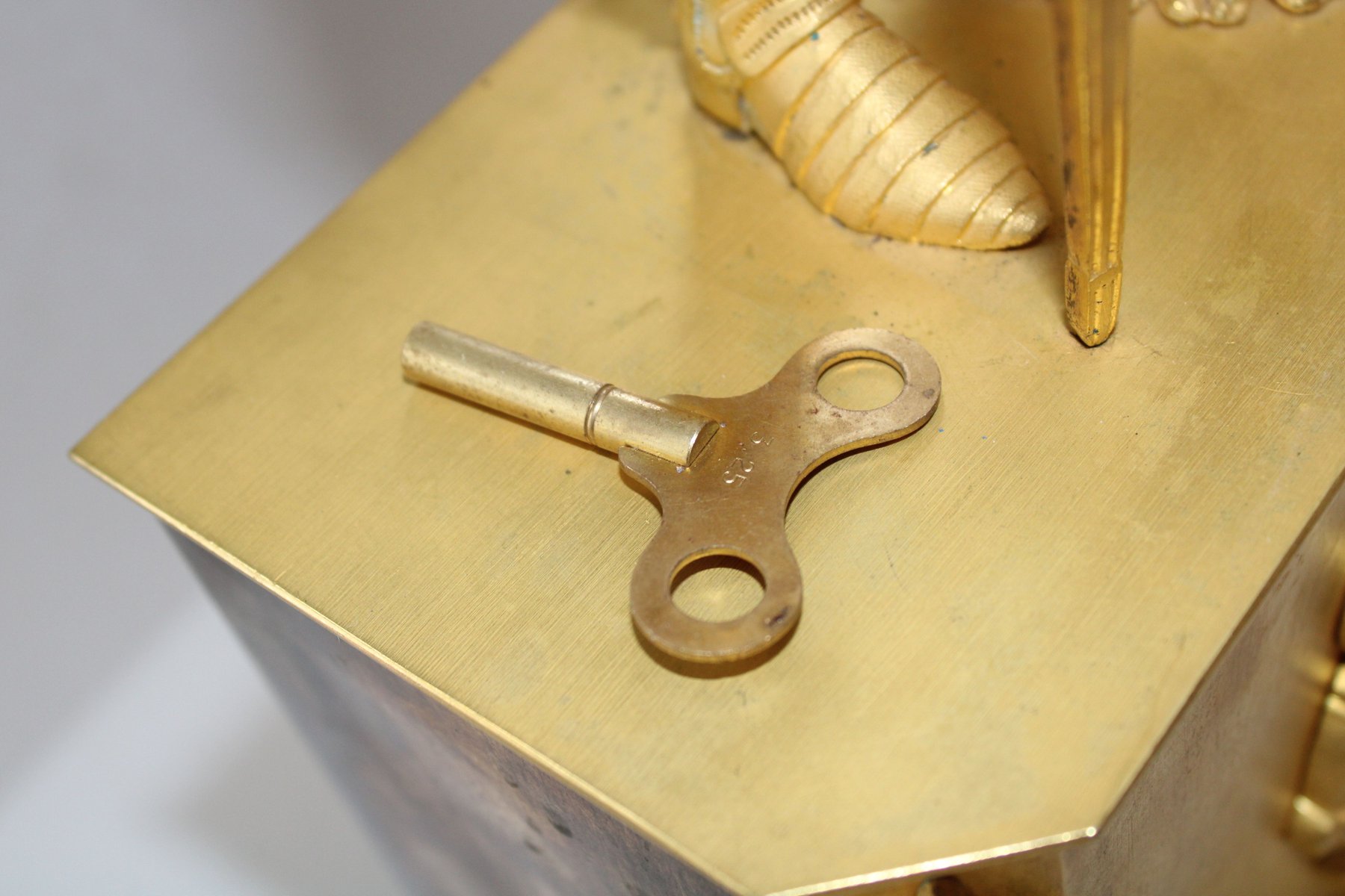 Mantel Clock in Gilded Bronze from Carl Ranch for sale at Pamono