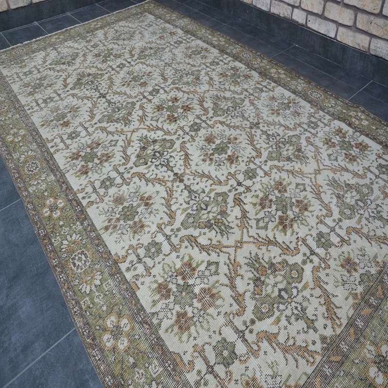 Turkish Beige Rug, 1960 for sale at Pamono