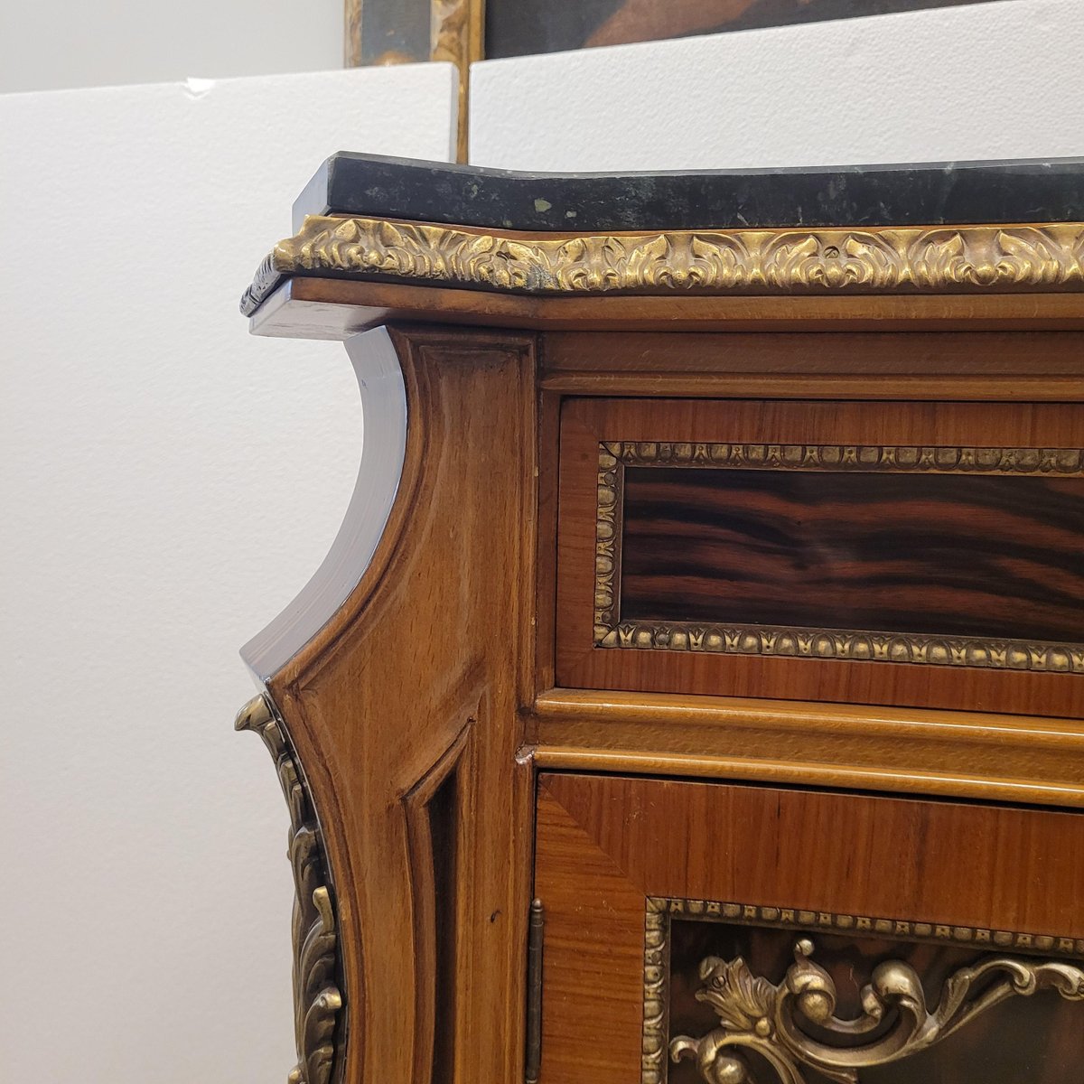 Französisches Buffet im Napoleon III Stil aus Holz, Bronze & schwarzem Marmor bei Pamono kaufen