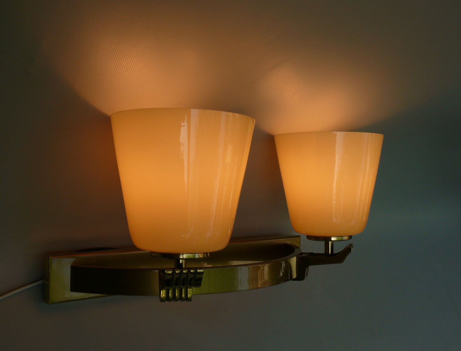 Large Art Deco Wall Lamp in Brass, 1930s for sale at Pamono