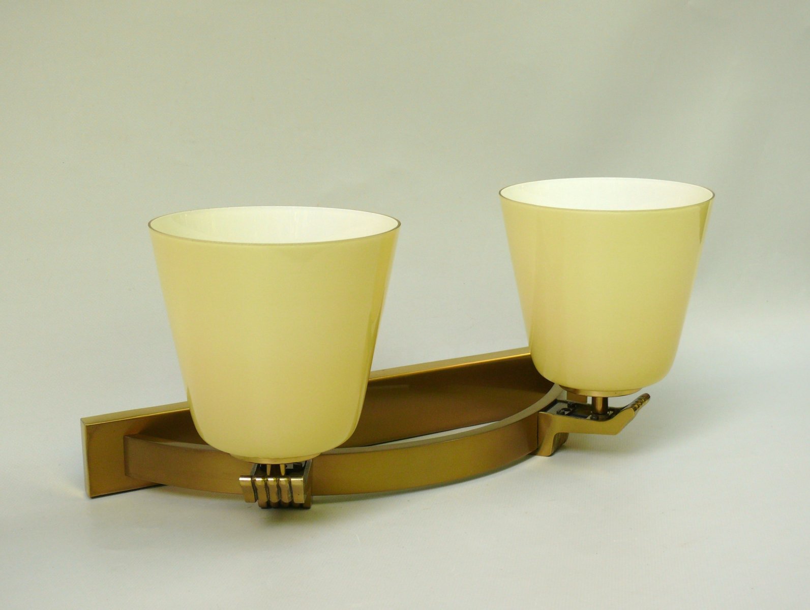Large Art Deco Wall Lamp in Brass, 1930s for sale at Pamono