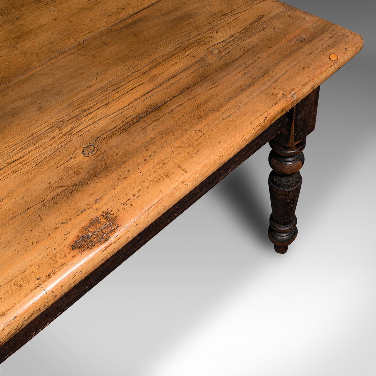 Antique English Plank Top Mill Table in Pine for sale at Pamono