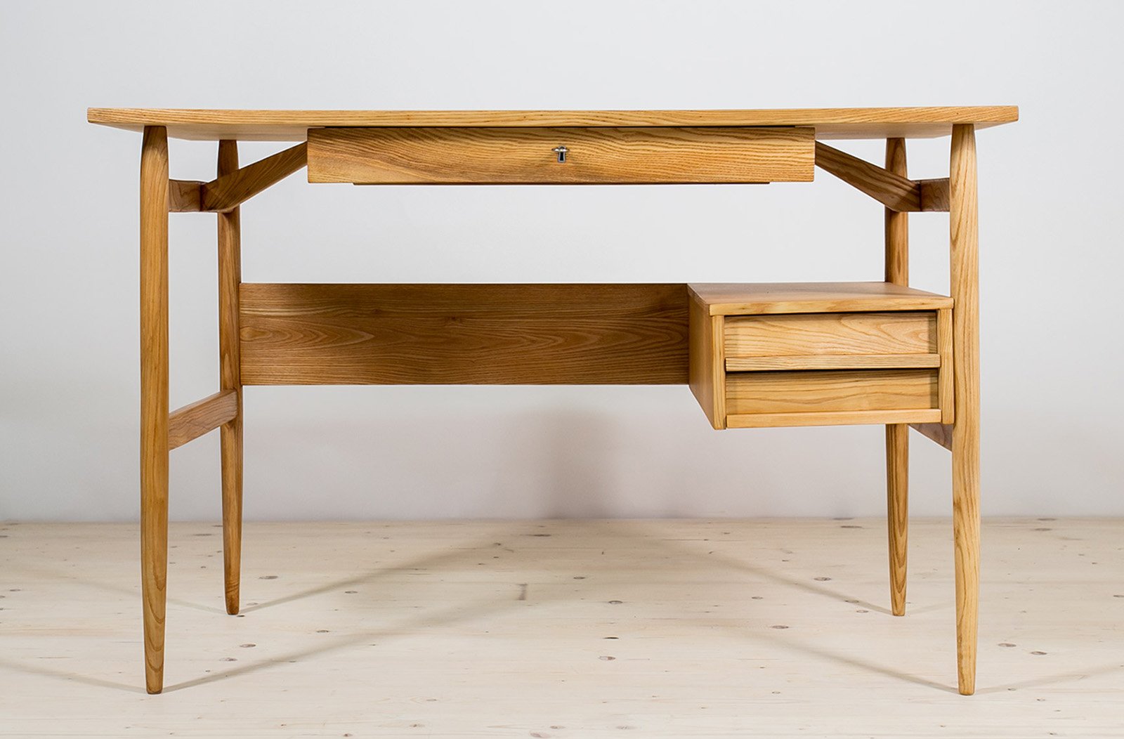 Mid-Century Polish Writing Desk, 1960s for sale at Pamono