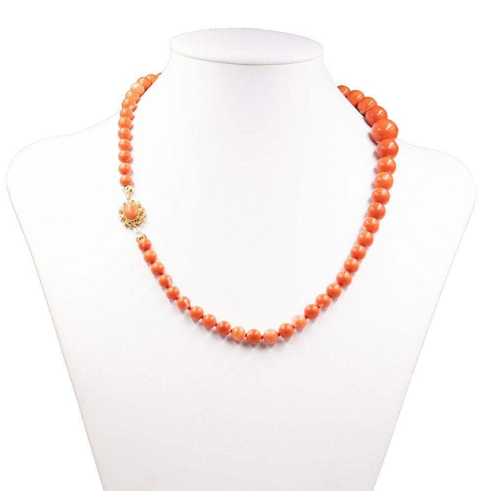 Vintage Coral Necklace with Degrading Spheres and 18k Yellow Gold Susta ...
