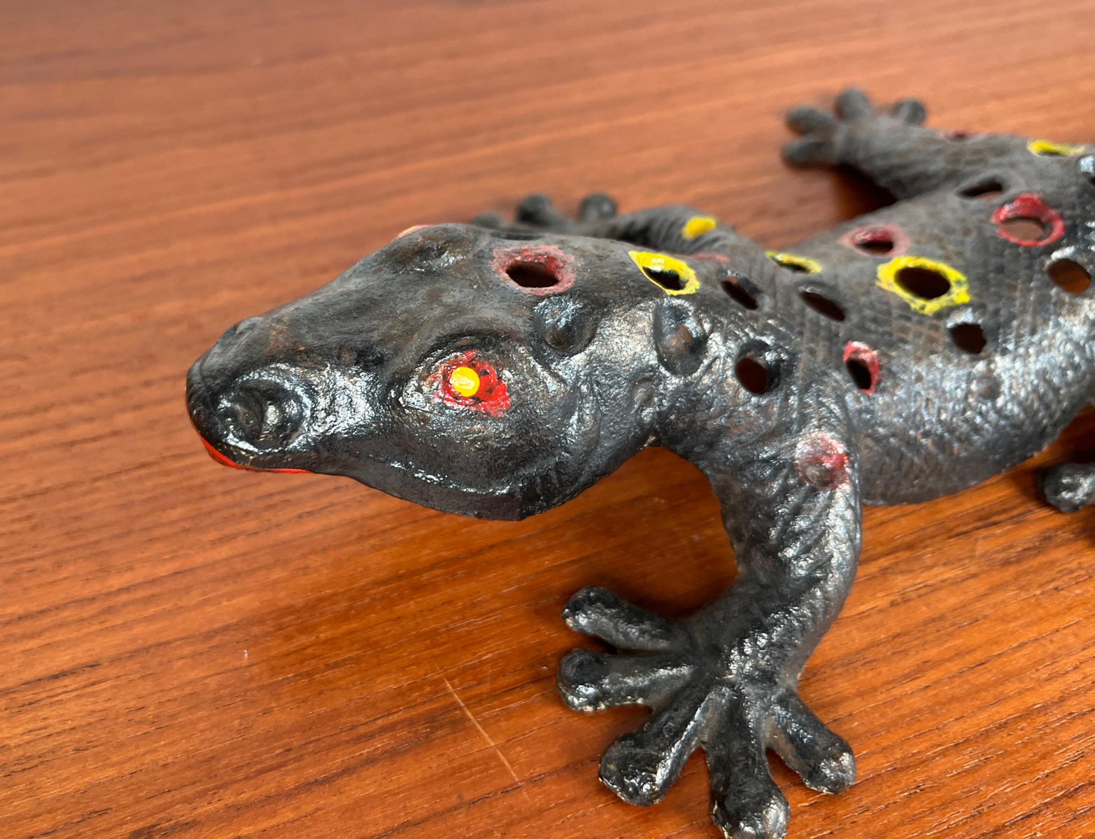 Mid-Century Brutalist Metal Gecco Figurine, 1960s for sale at Pamono