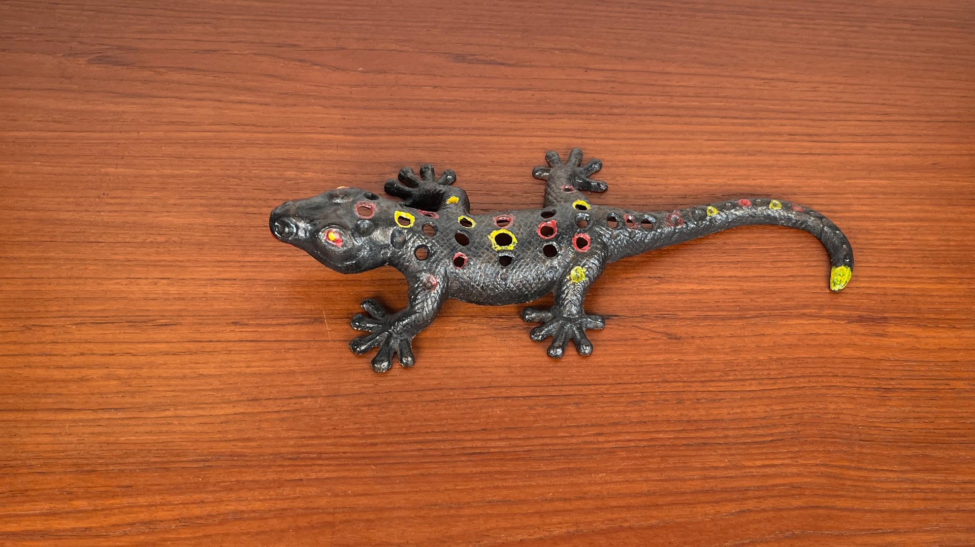 Mid-Century Brutalist Metal Gecco Figurine, 1960s for sale at Pamono