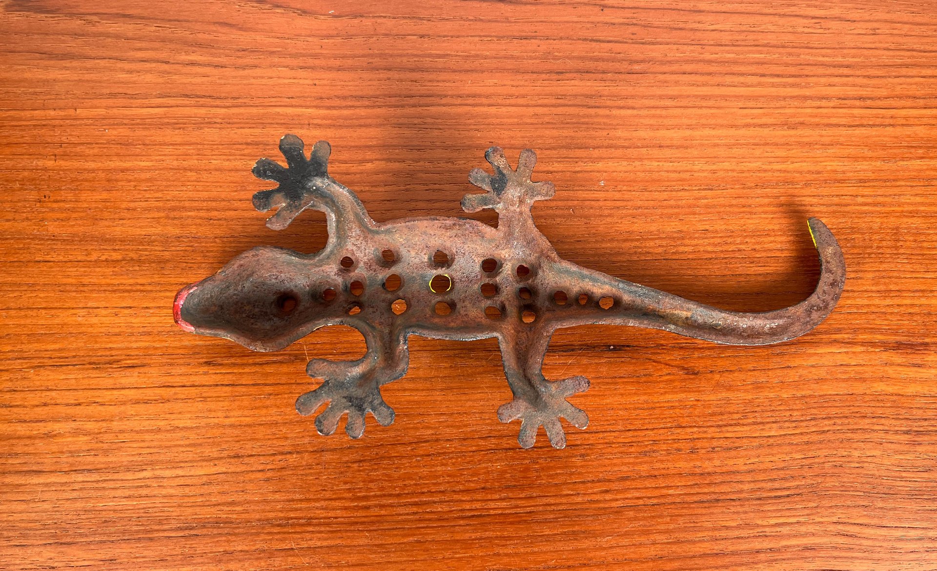 Mid-Century Brutalist Metal Gecco Figurine, 1960s for sale at Pamono