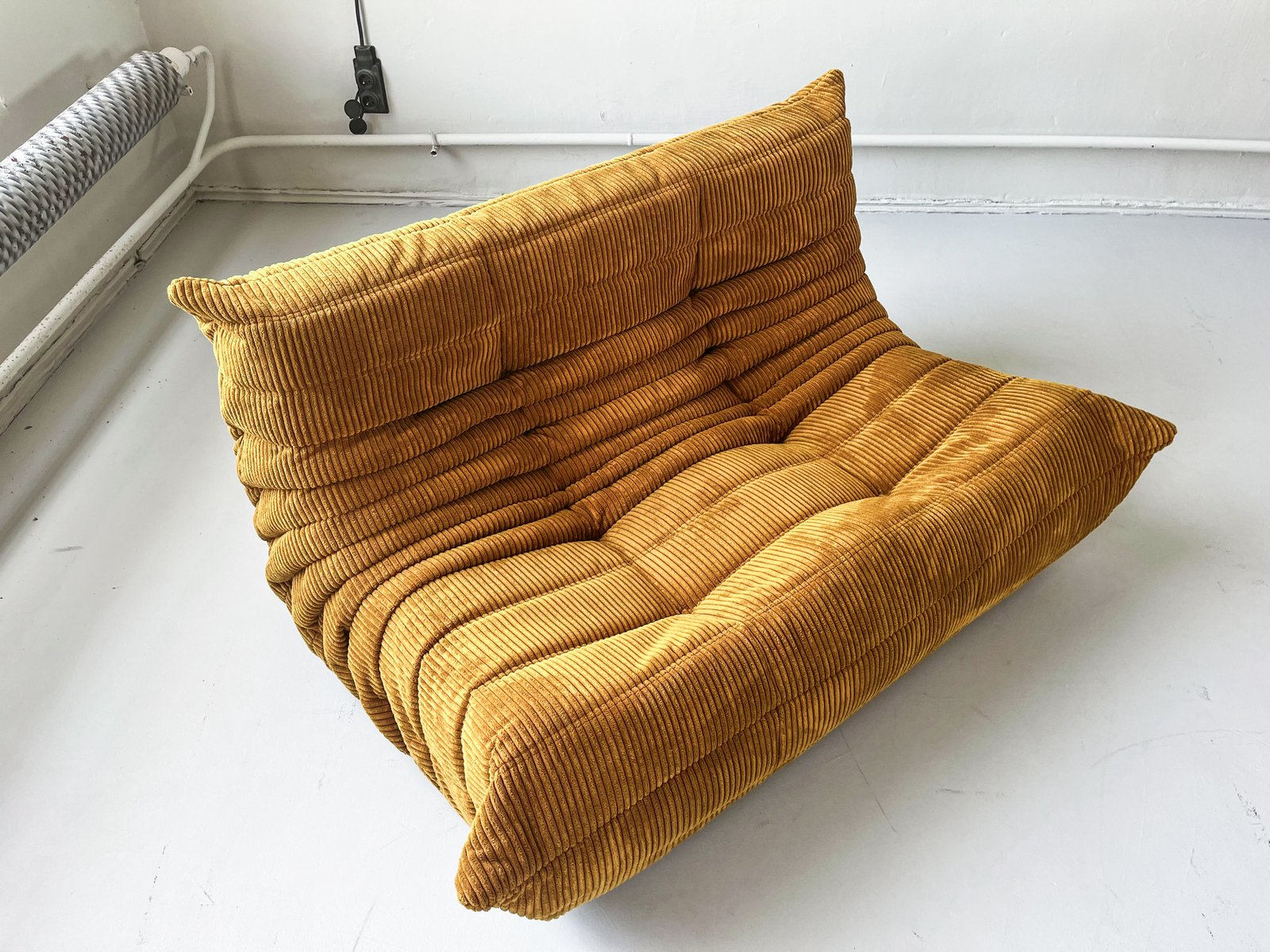 Sand Cord Togo 2-Sitzer von Michel Ducaroy für Ligne Roset bei Pamono ...