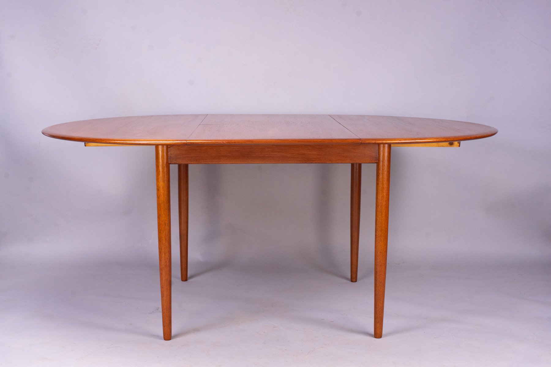 Danish Extending Circular Model Mk216 Dining Table in Teak by Arne ...