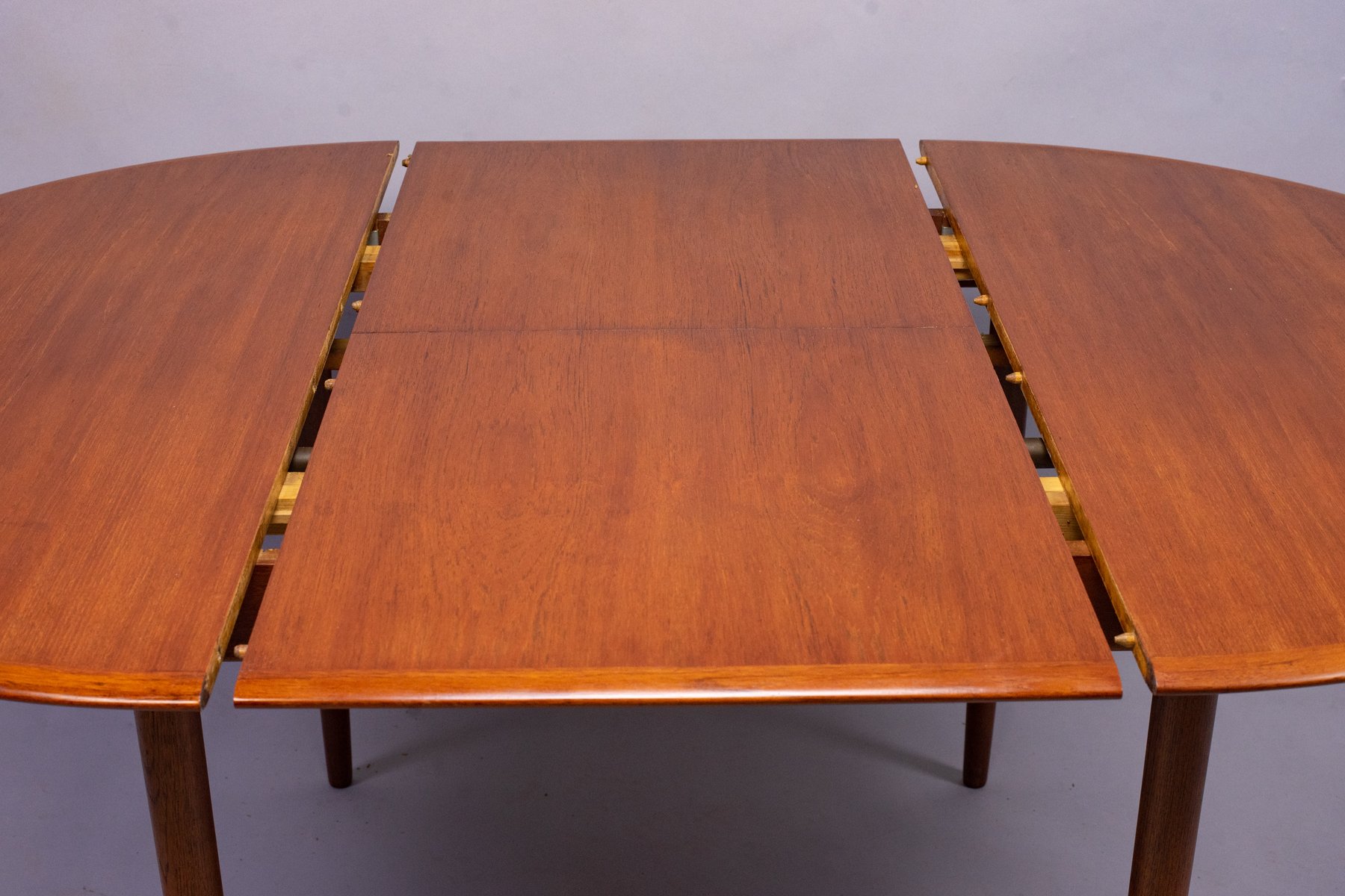 Danish Extending Circular Model Mk216 Dining Table in Teak by Arne ...