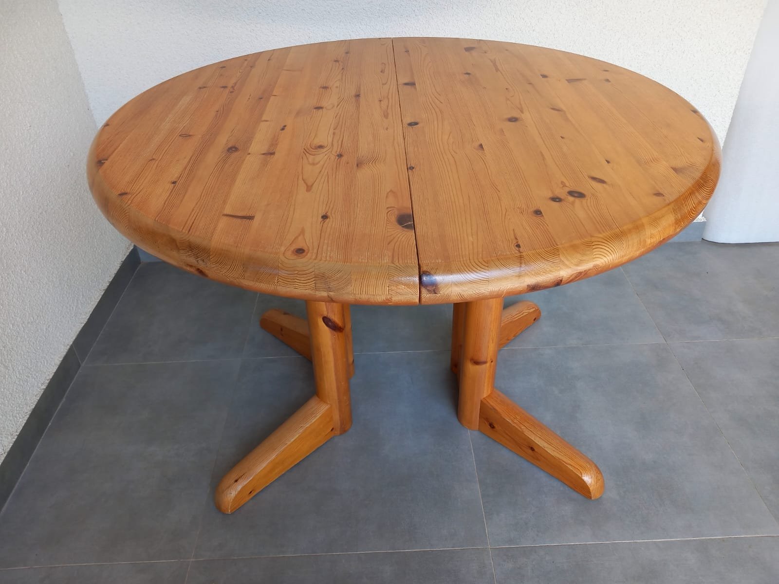 Vintage Danish Round Pine Table, 1980s for sale at Pamono