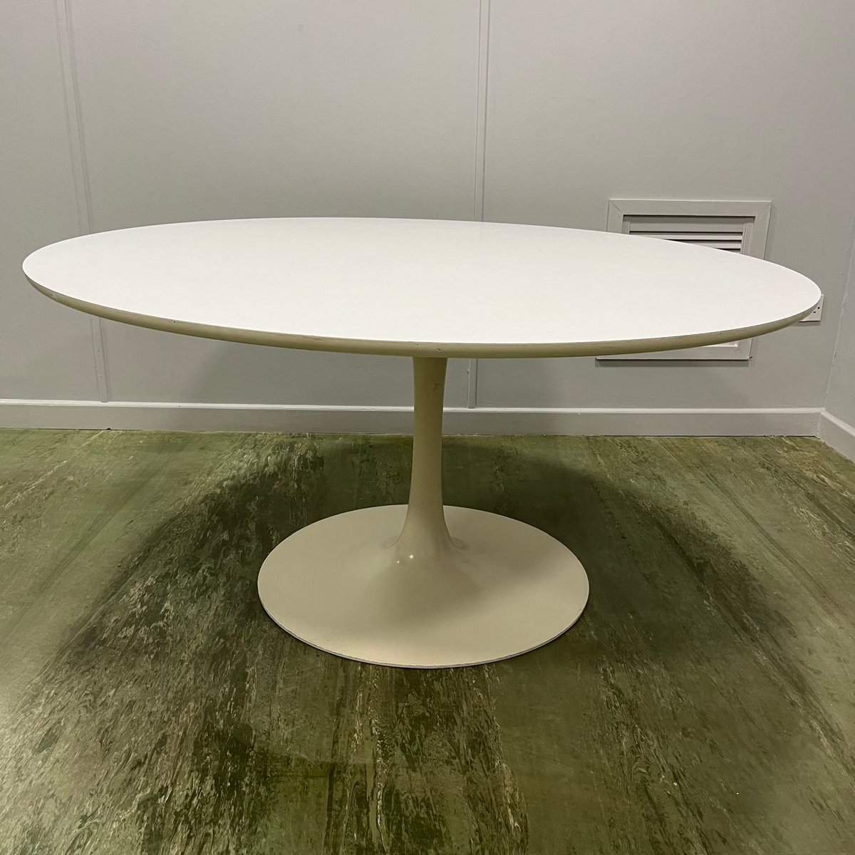 Round Extendable White Tulip Dining Table by Maurice Burke for Arkana ...