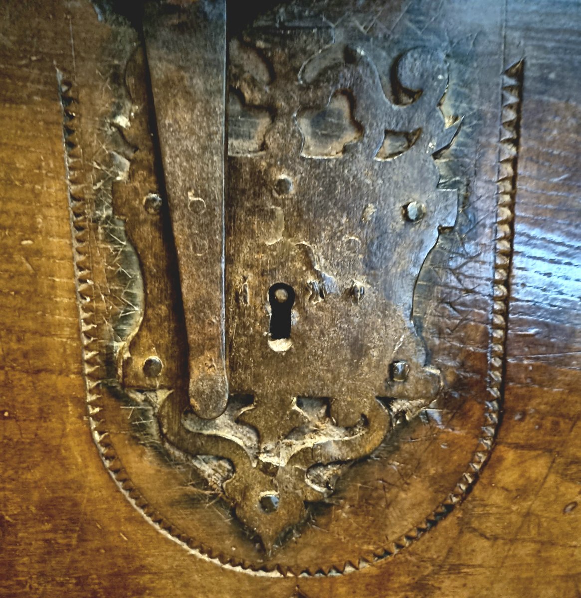 Spanish Gothic Oak Chest, 1600s for sale at Pamono