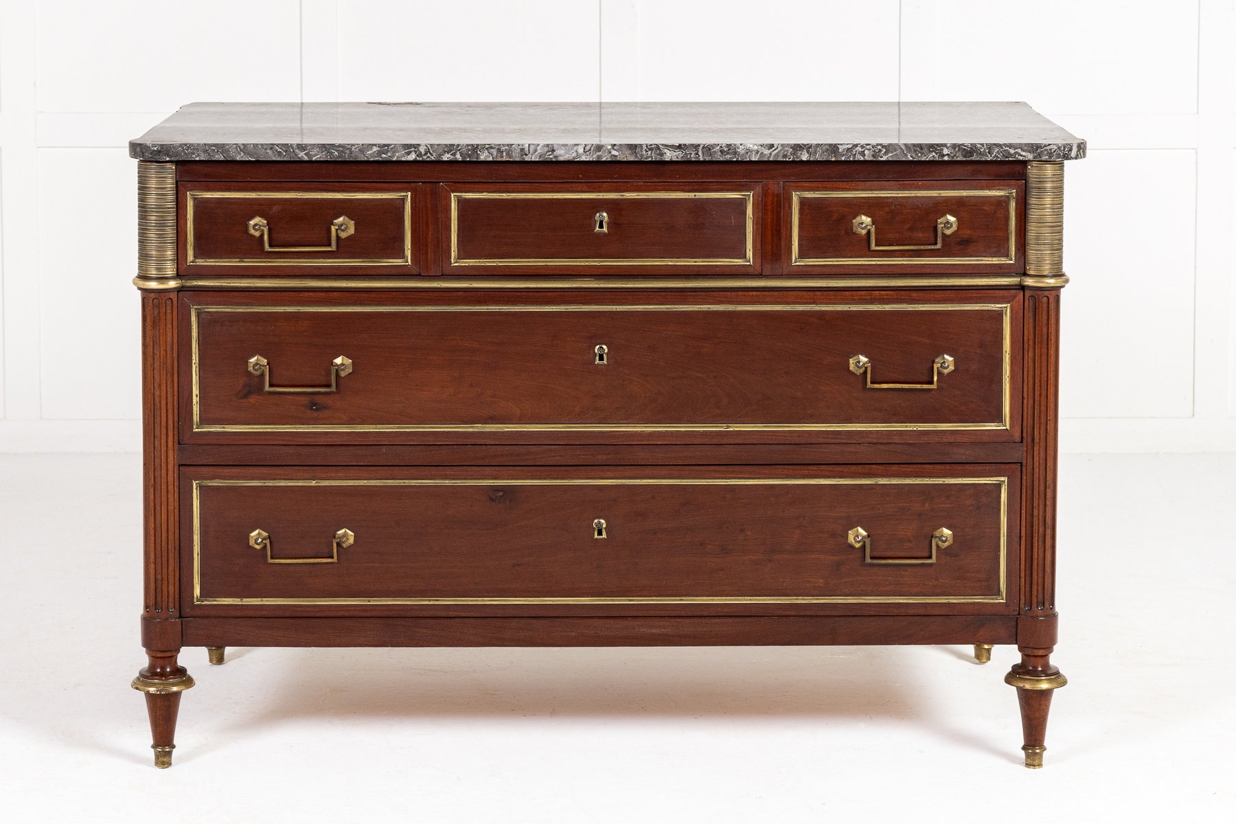 19th Century French Mahogany Commode for sale at Pamono