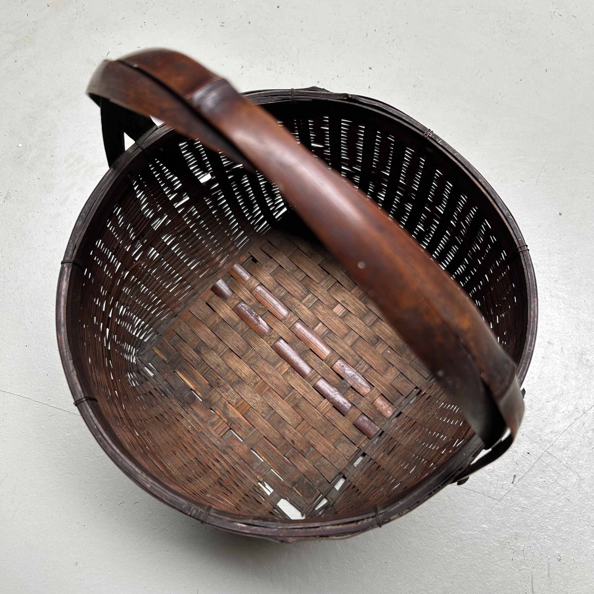 Antique Japanese Bamboo Basket, 1920s for sale at Pamono