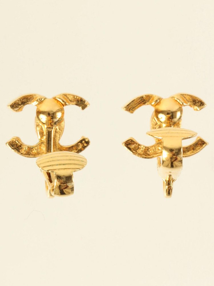 CC Mark Plate Earrings in Gold from Chanel, Set of 2 for sale at Pamono