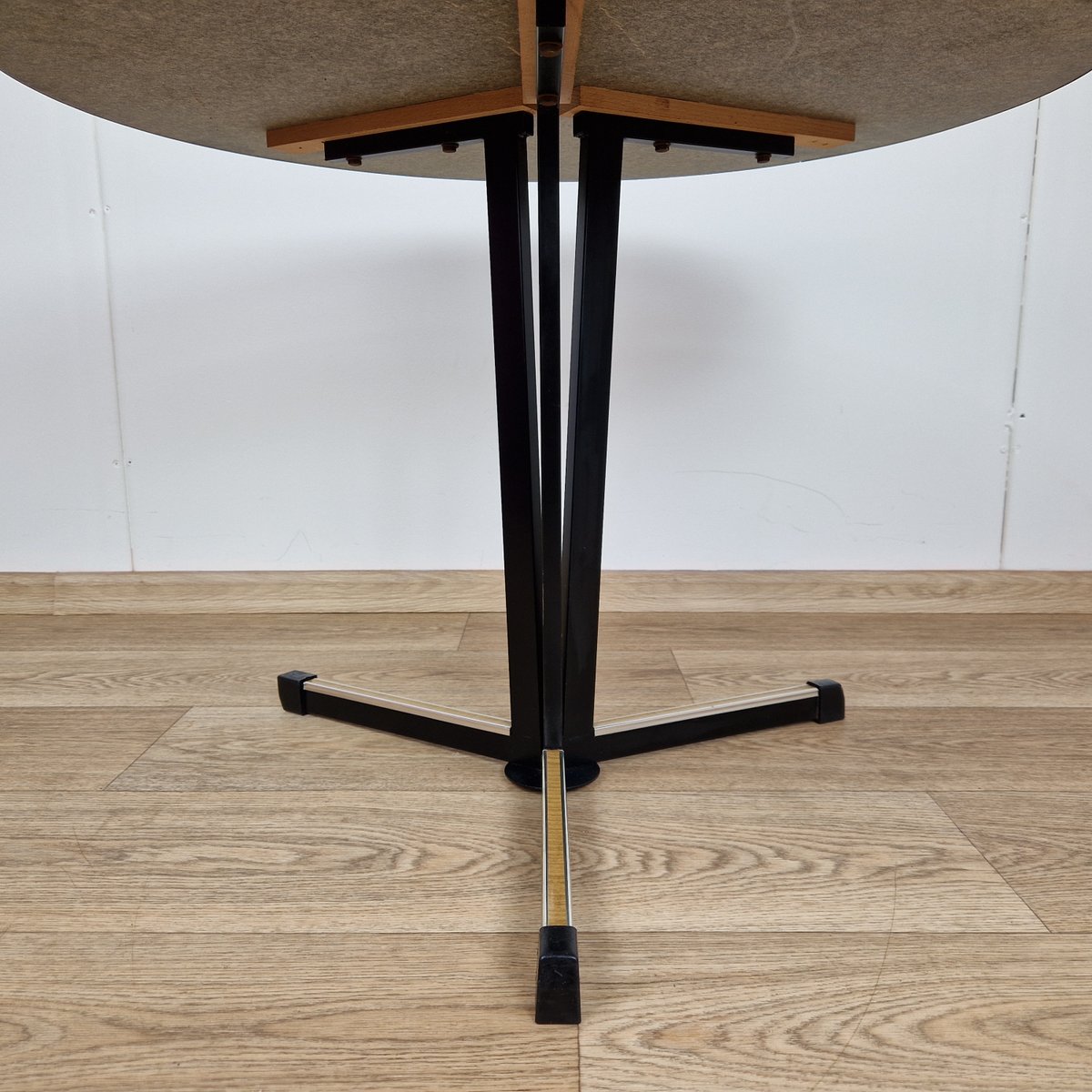 Mid-Century Round Coffee Table, 1960s for sale at Pamono