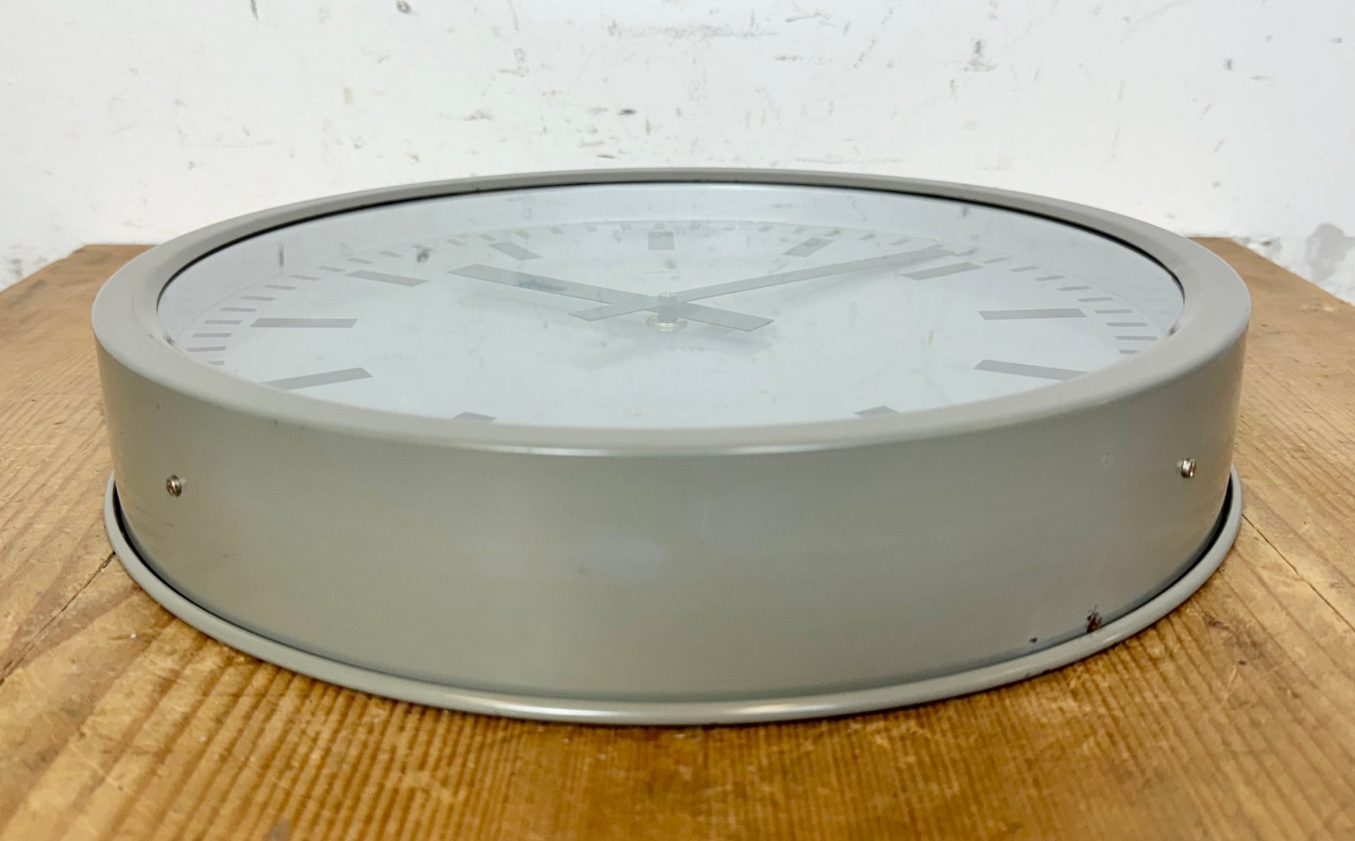 Industrial Grey Station Wall Clock from Nedklok, 1960s for sale at Pamono