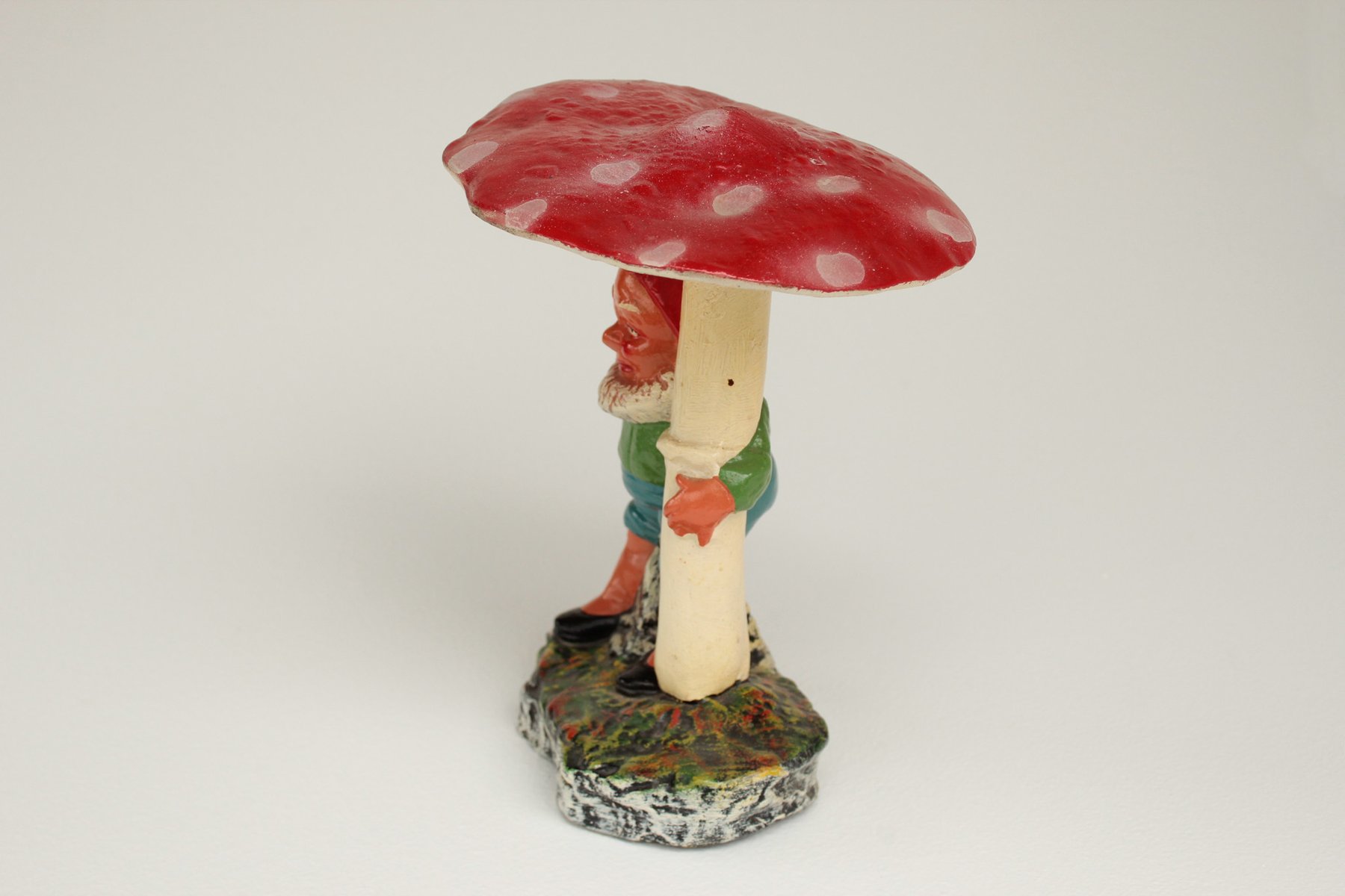 Gartenzwerg und Fliegenpilz aus Ton, DDR, 1950er bei Pamono kaufen