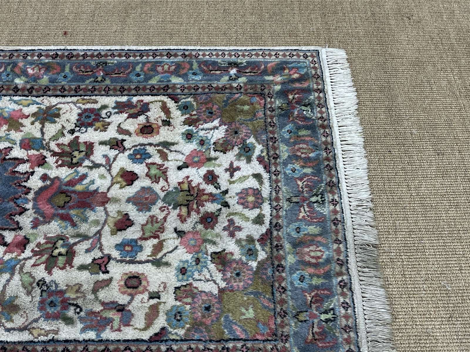 Handmade Pakistani Wool Rug for sale at Pamono
