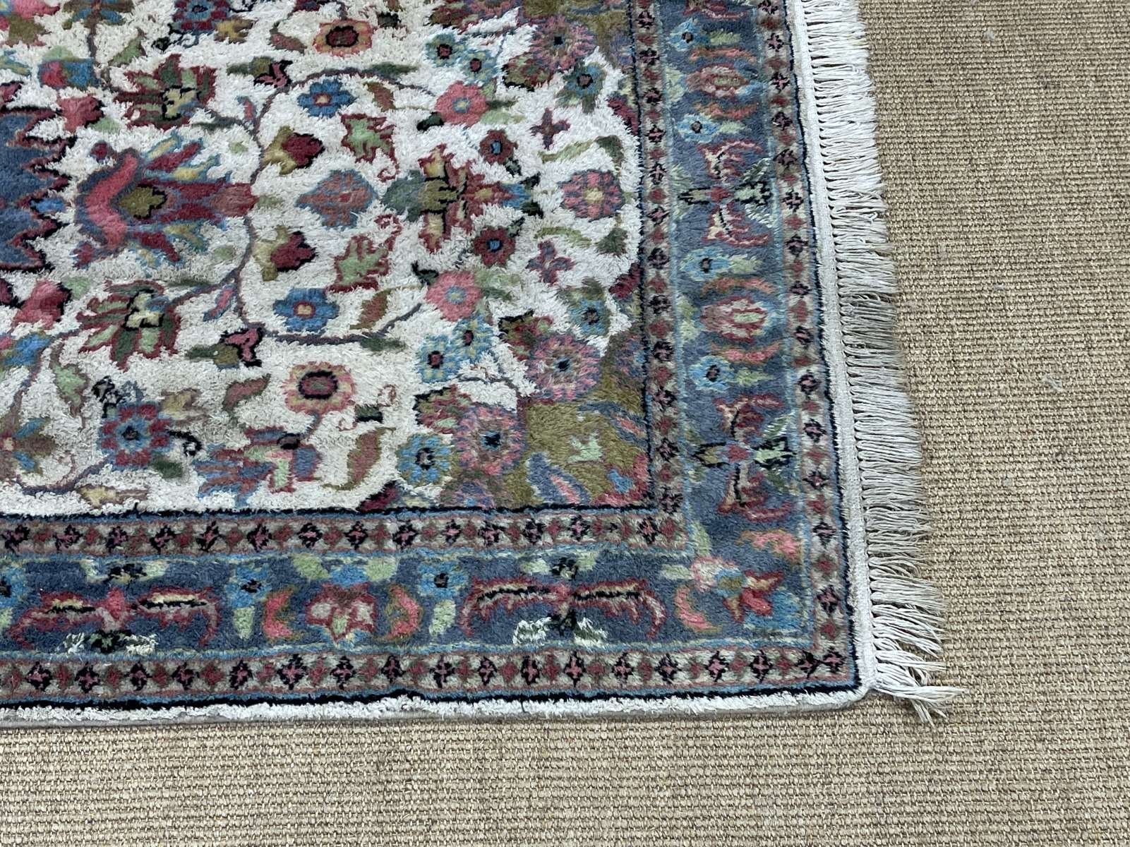 Handmade Pakistani Wool Rug for sale at Pamono