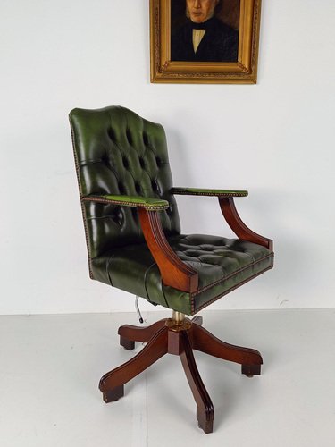 Chesterfield Desk Chair in Deep Green for sale at Pamono