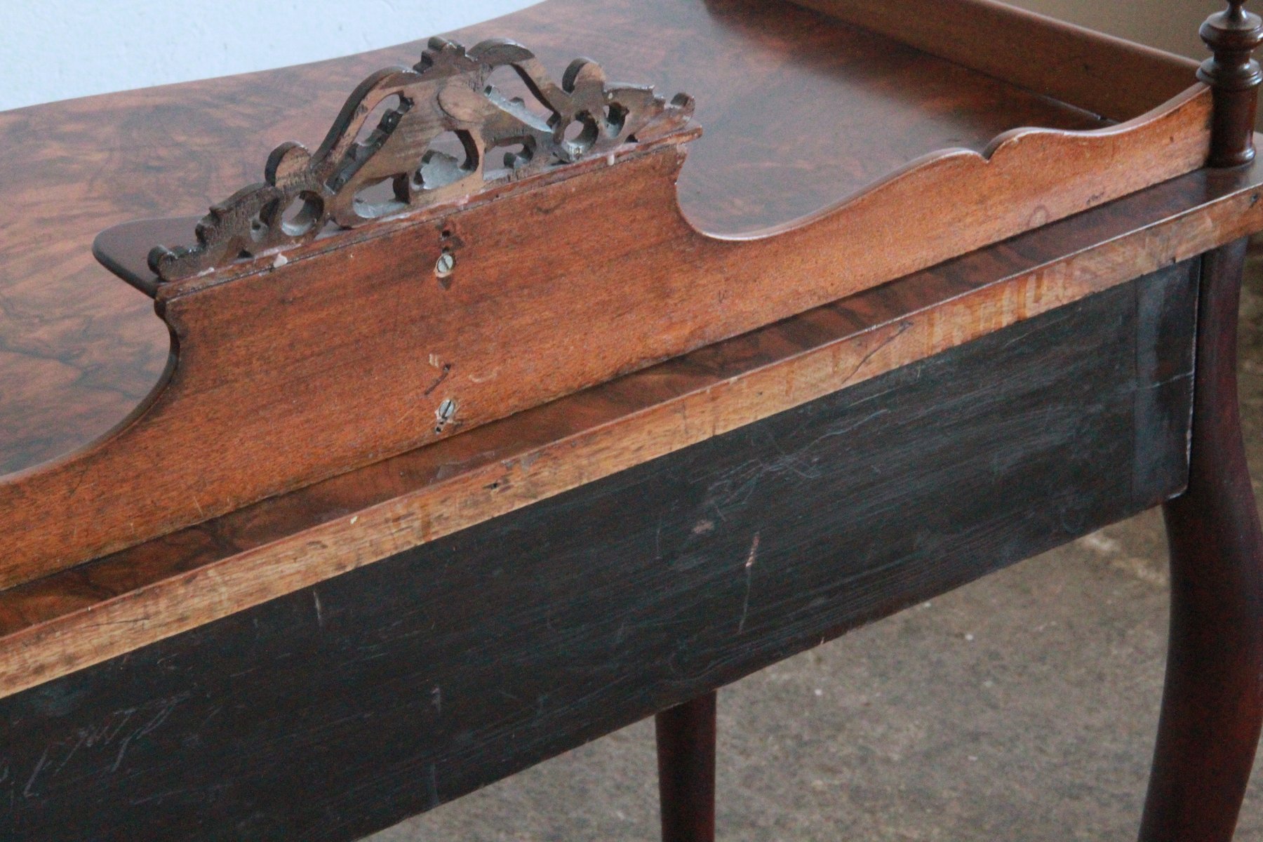 Antique Ladies Writing Desk in Mahogany, 1890s for sale at Pamono