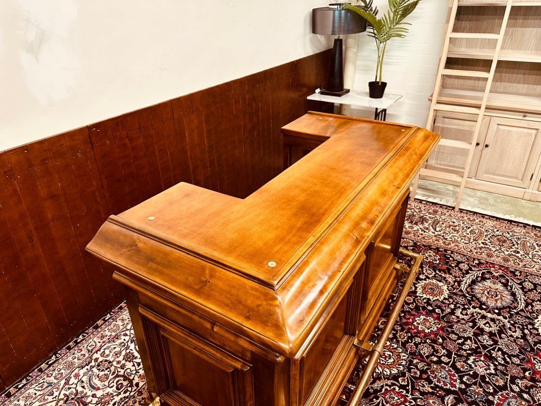 Vintage English Bar Counter with Bar Stools for sale at Pamono