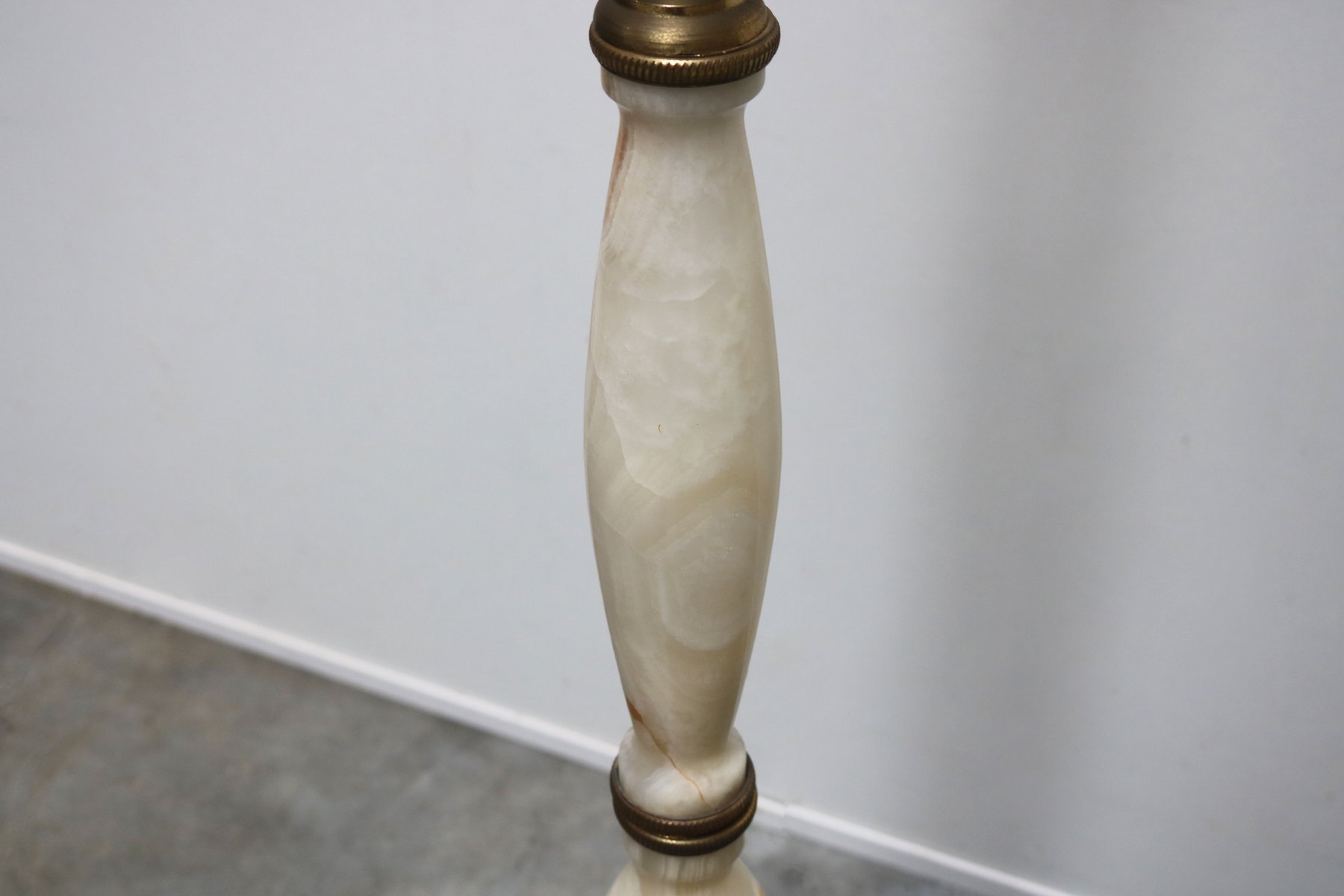 Italian Ornate Brass and Onyx Round Marble Coat, 1940 for sale at Pamono