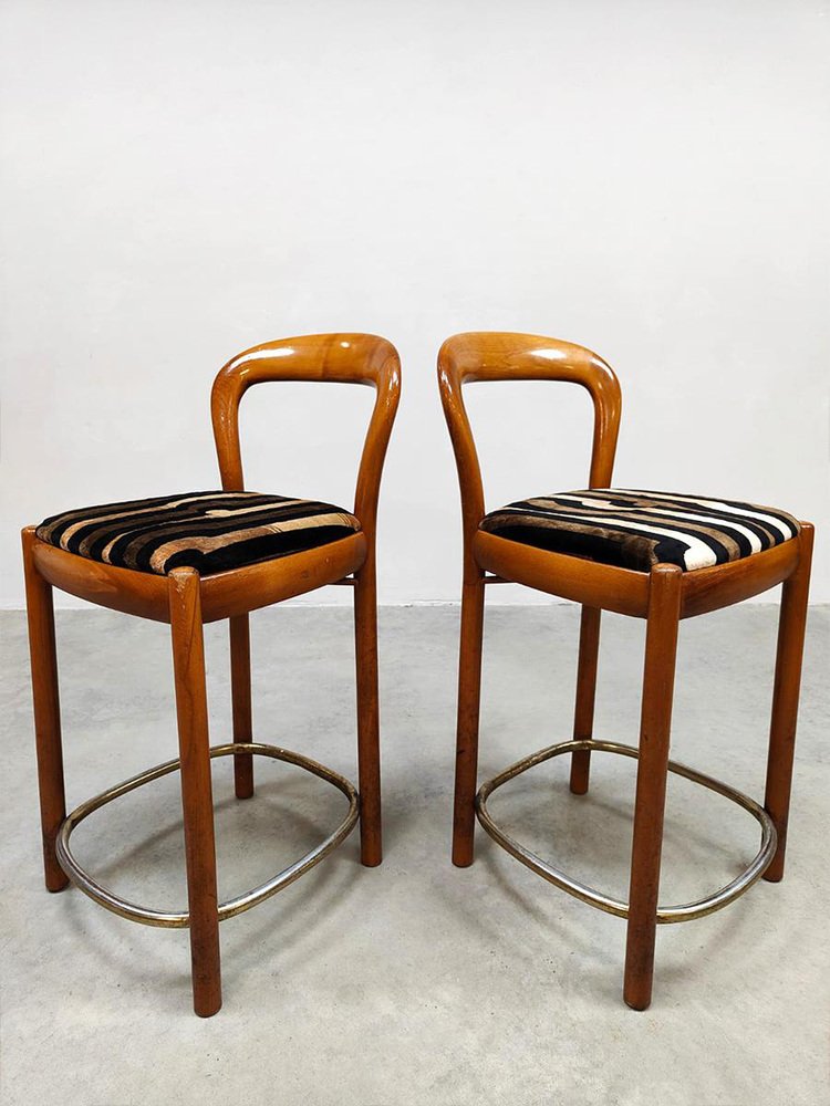 Mid-Century Modern Walnut Bar Stools, 1960s, Set of 2 for sale at Pamono