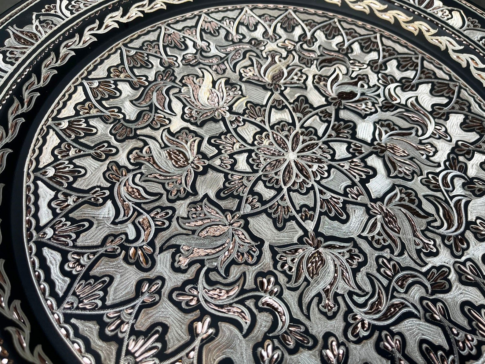 Hand Carved Design Copper Tray for sale at Pamono