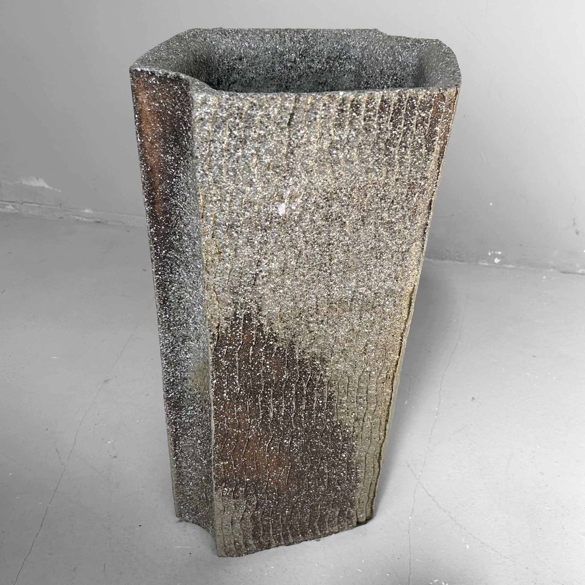 Traditional Tsukubai Stone Garden Basin, 1960s for sale at Pamono