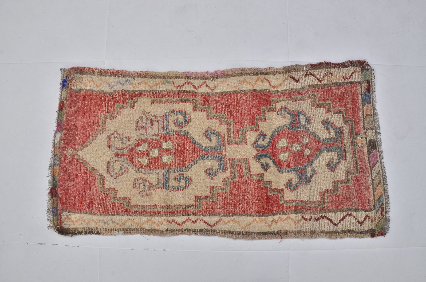 Small Vintage Turkish Wool Rug, 1960s for sale at Pamono
