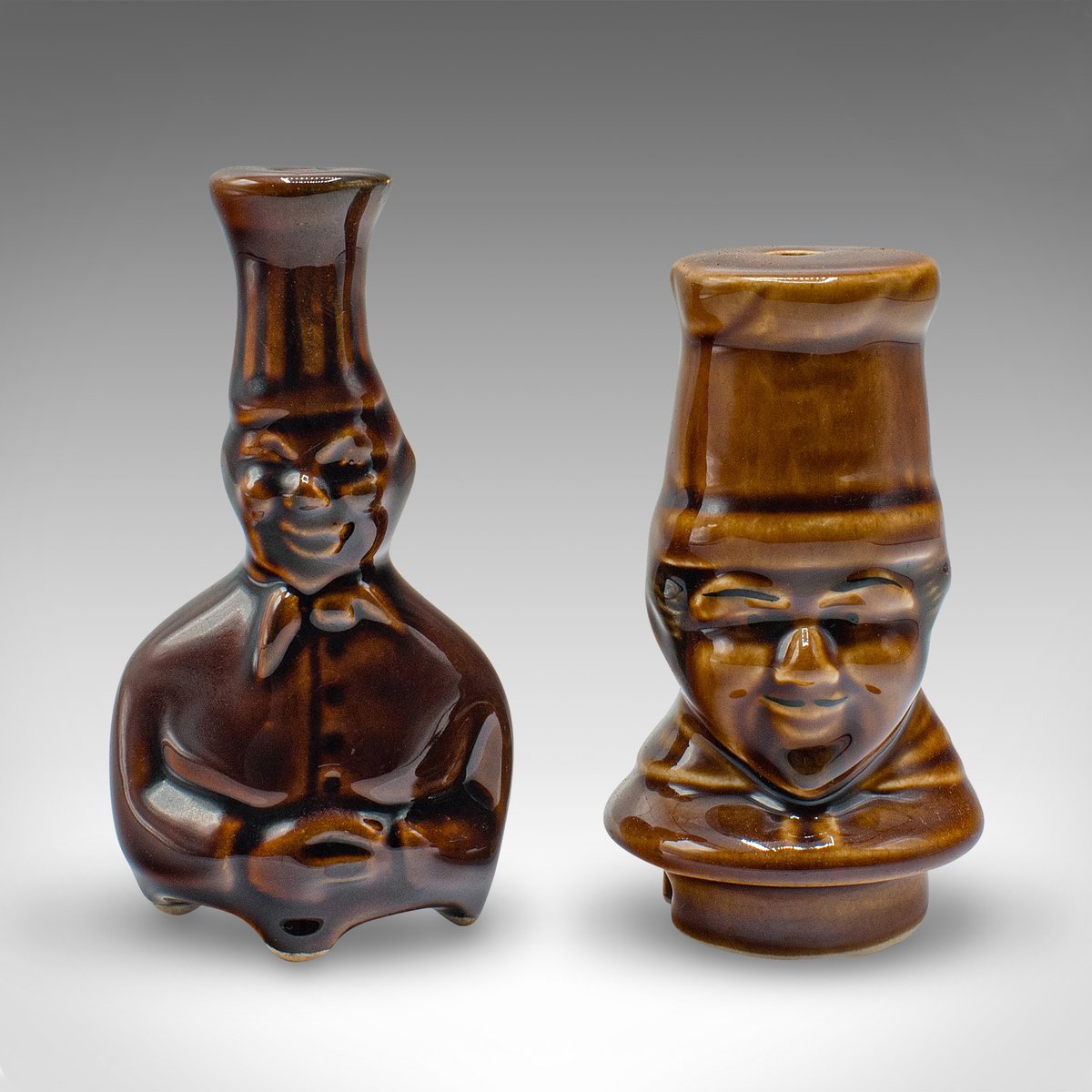 Vintage English Ceramic Pie Funnel Duo, 1970s, Set of 2 for sale at Pamono