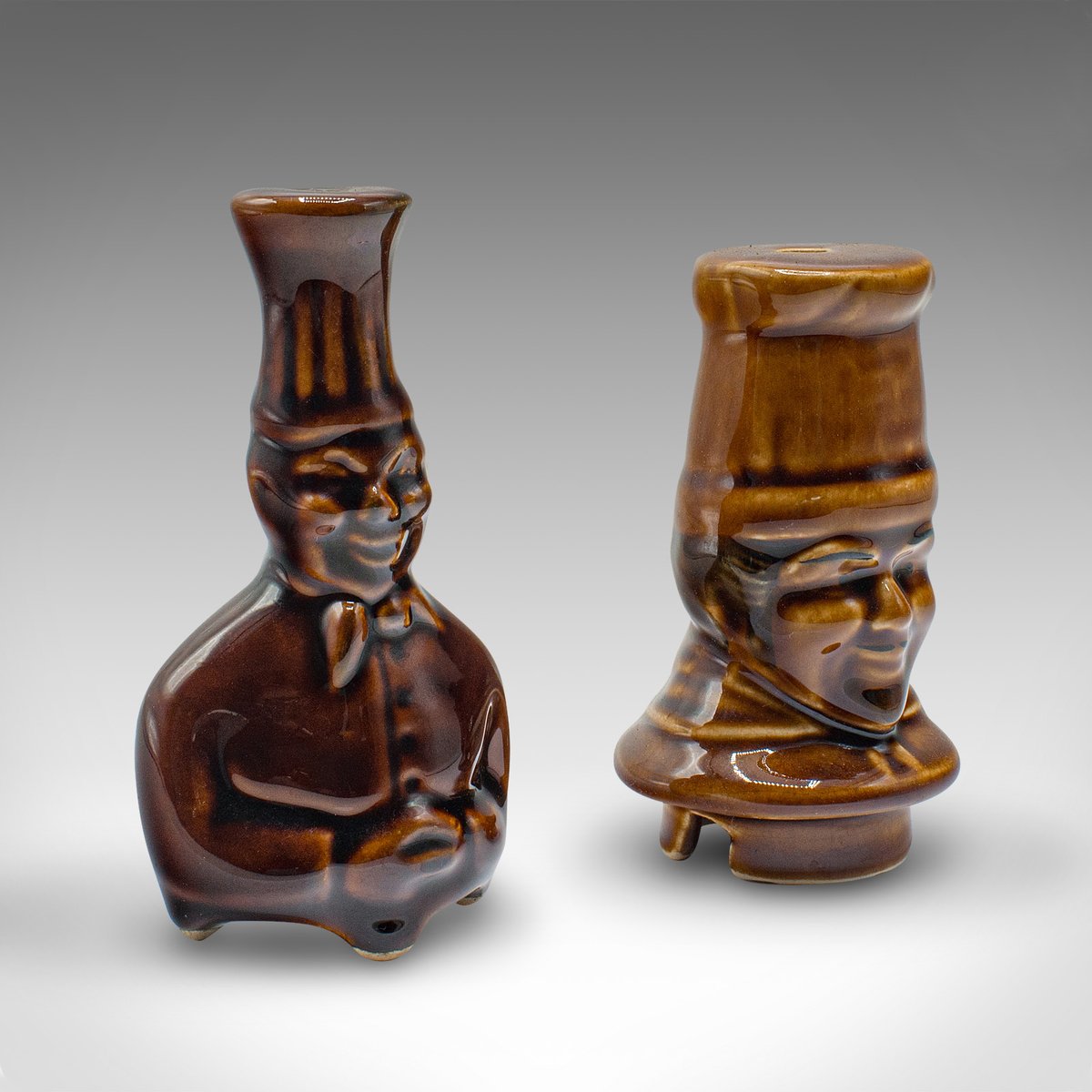 Vintage English Ceramic Pie Funnel Duo, 1970s, Set of 2 for sale at Pamono