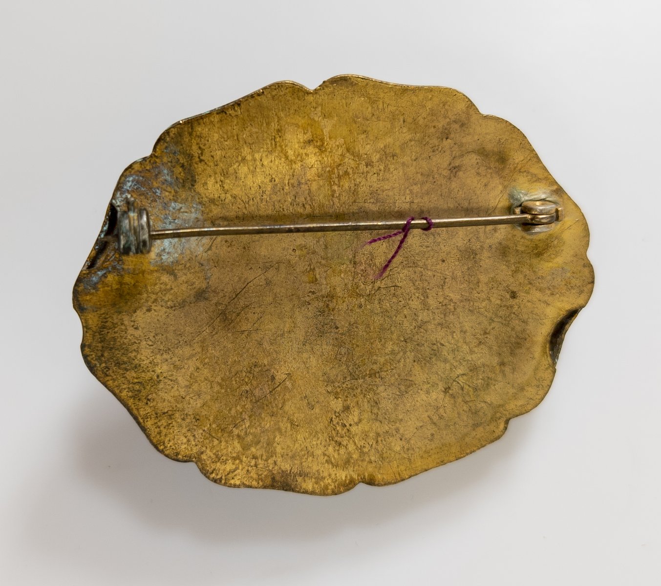 Chinese Tibetan Style Gilt Bronze Belt Buckle Brooch Pin for sale at Pamono