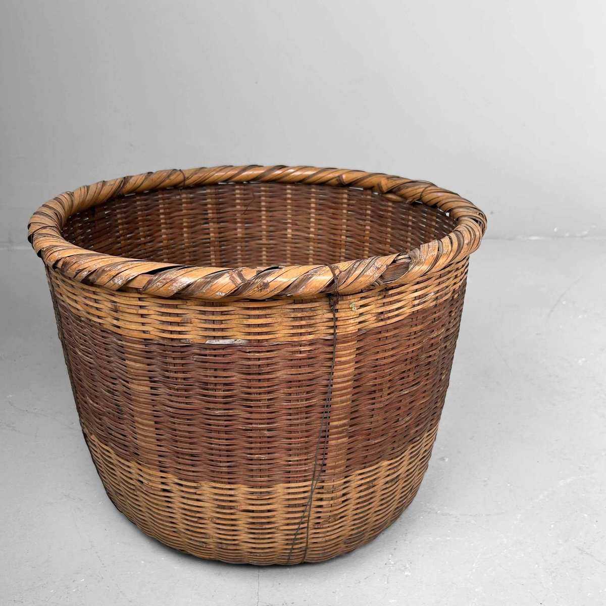 Traditional Japanese Okimono Kago (Storage Basket) Bamboo Basket, Shōwa ...
