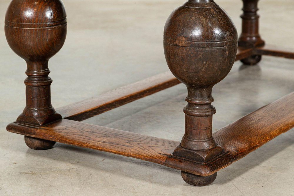 17th Century Dutch Oak Draw-Leaf Centre Table, 1670s for sale at Pamono