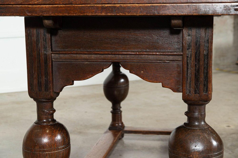 17th Century Dutch Oak Draw-Leaf Centre Table, 1670s for sale at Pamono