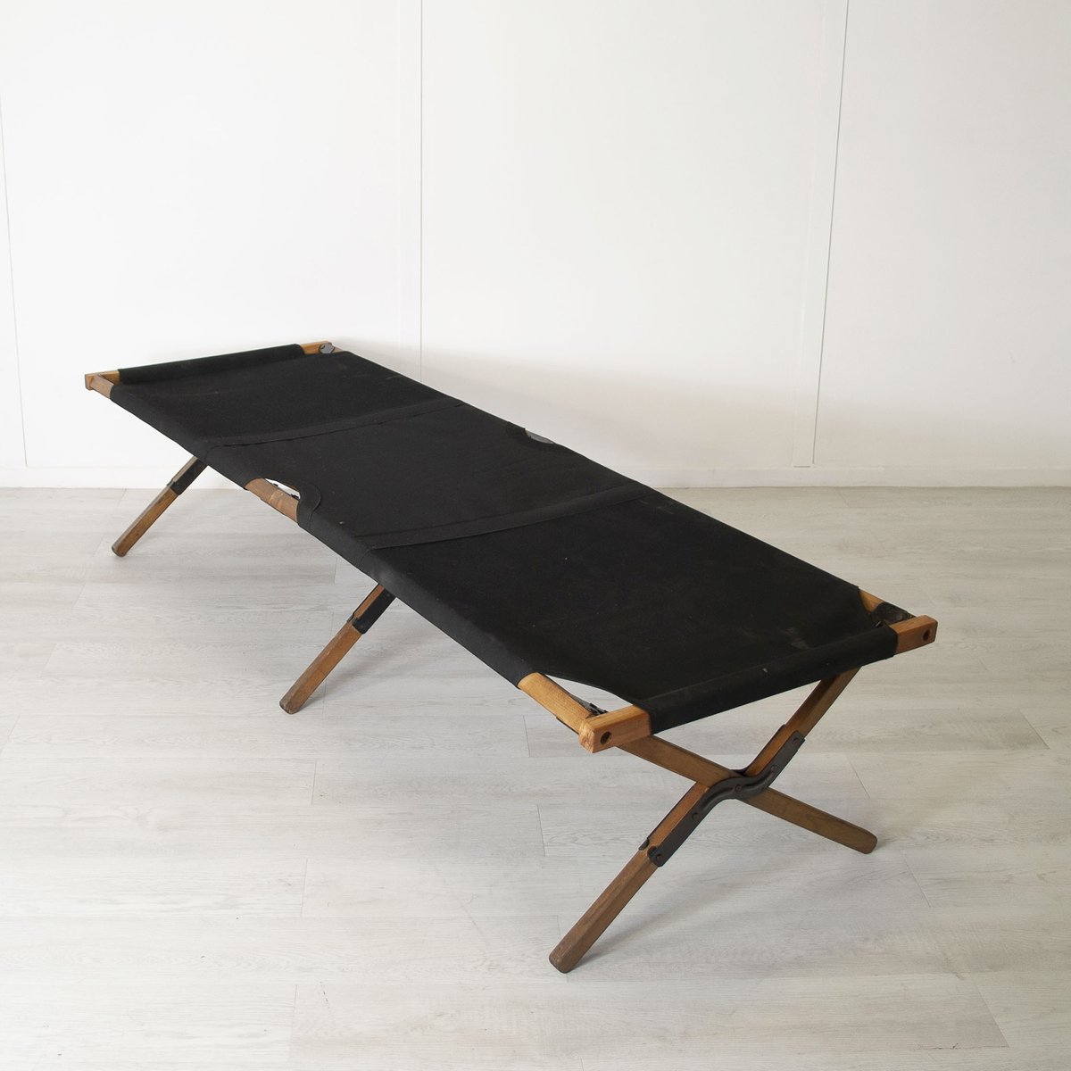 Vintage English Military Field Cot Daybed, 1940s for sale at Pamono