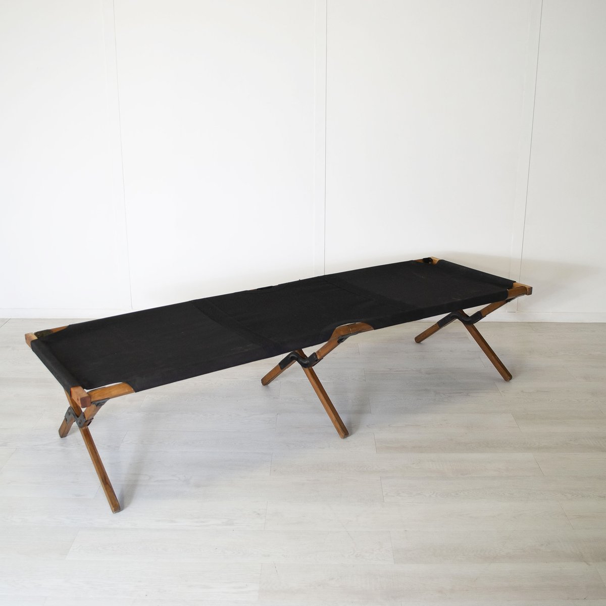 Vintage English Military Field Cot Daybed, 1940s for sale at Pamono