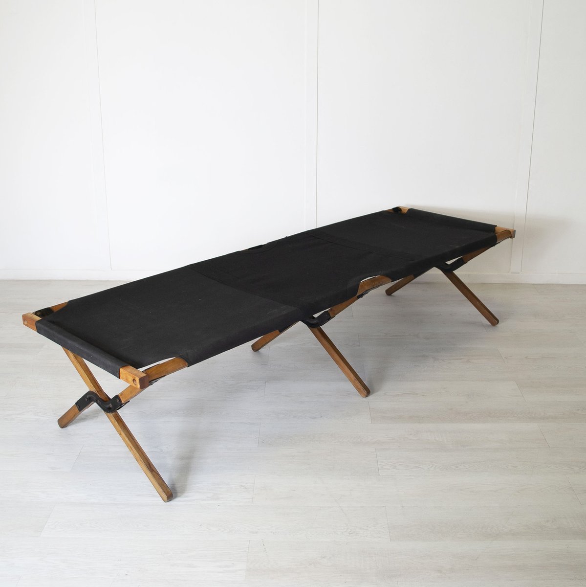 Vintage English Military Field Cot Daybed, 1940s for sale at Pamono