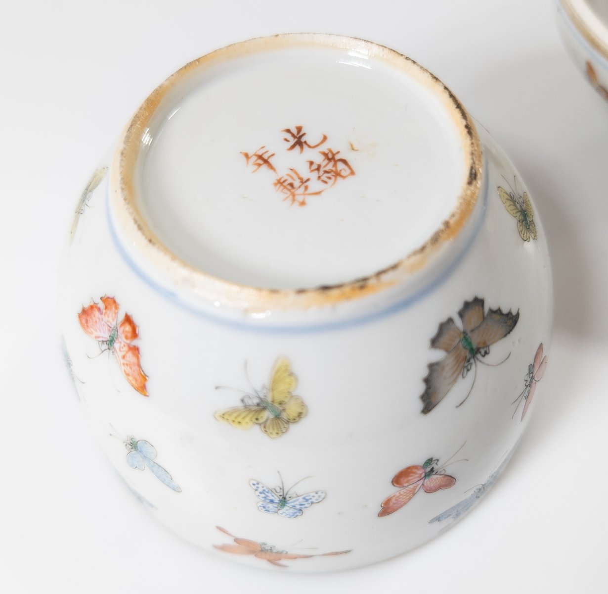 Antique Chinese Covered Bowl with Butterflies for sale at Pamono