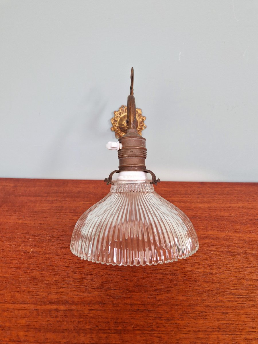 Early 20th Century Wall Light in Gilded Bronze and Grooved Transparent ...