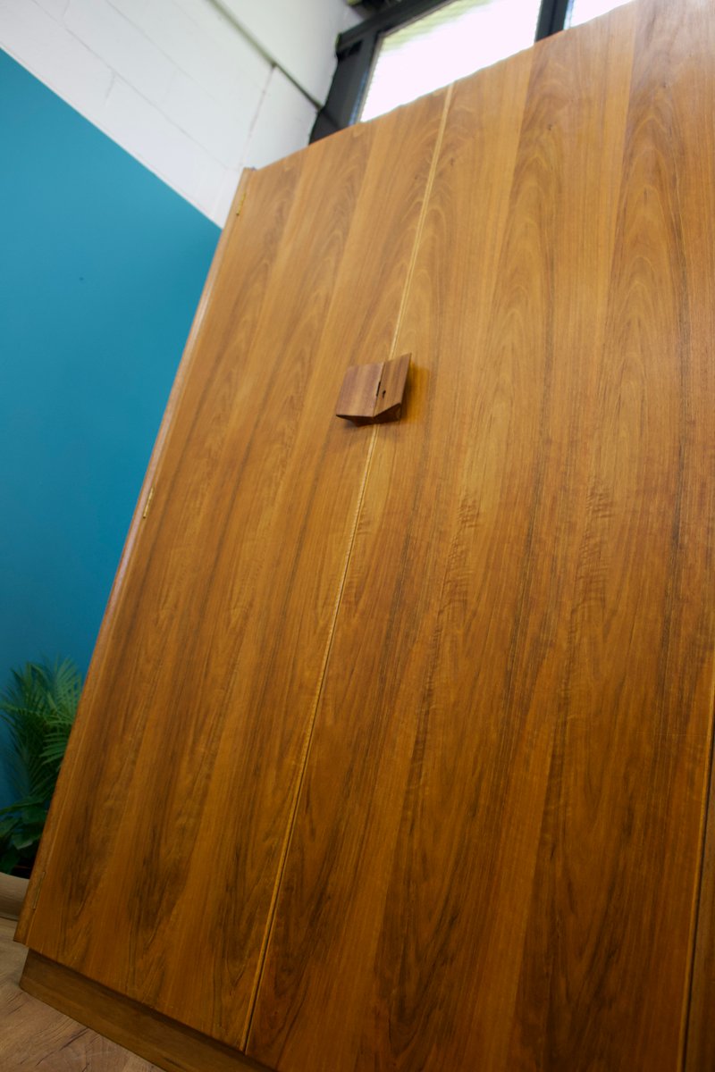 Mid-Century Walnut Wardrobe from Gordon Russell, 1950s for sale at Pamono