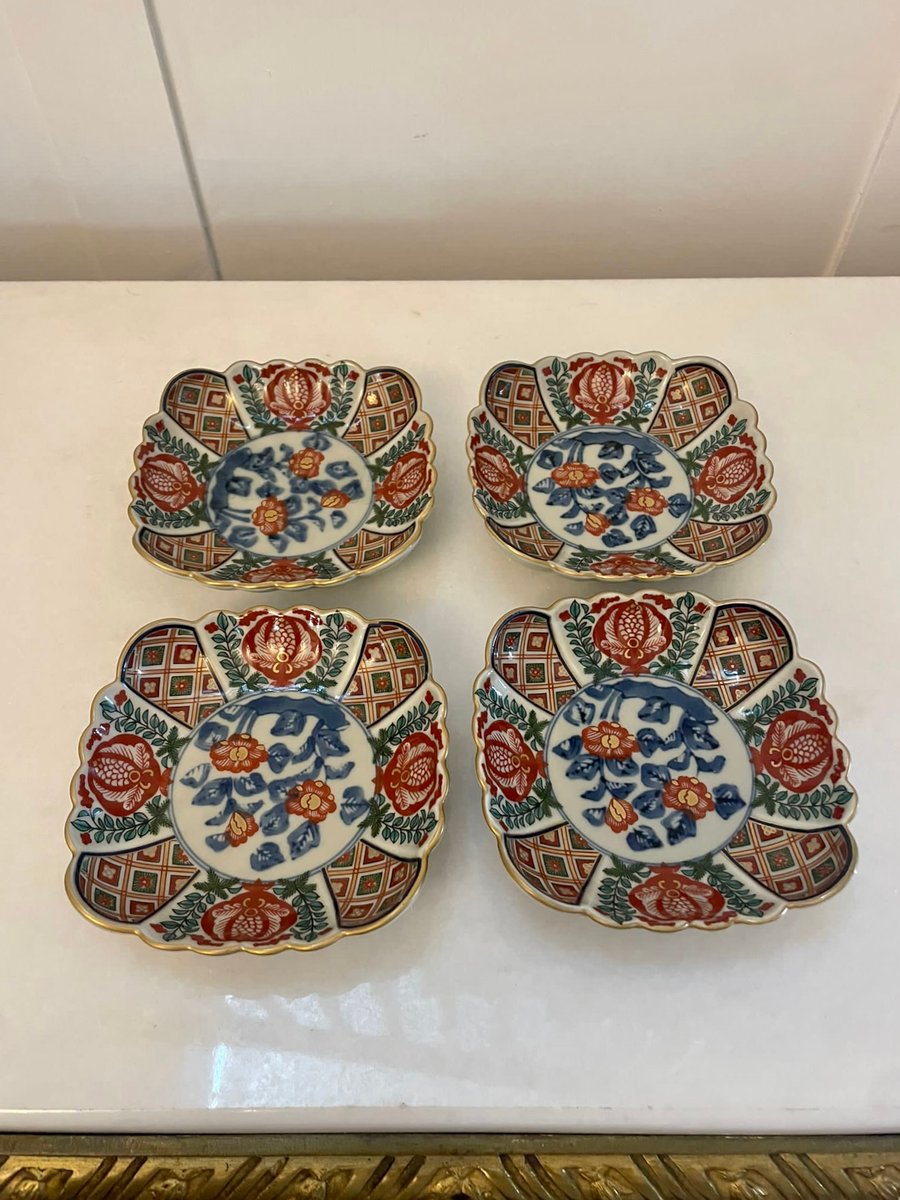 Small Antique Japanese Imari Dishes, 1900, Set of 4 for sale at Pamono