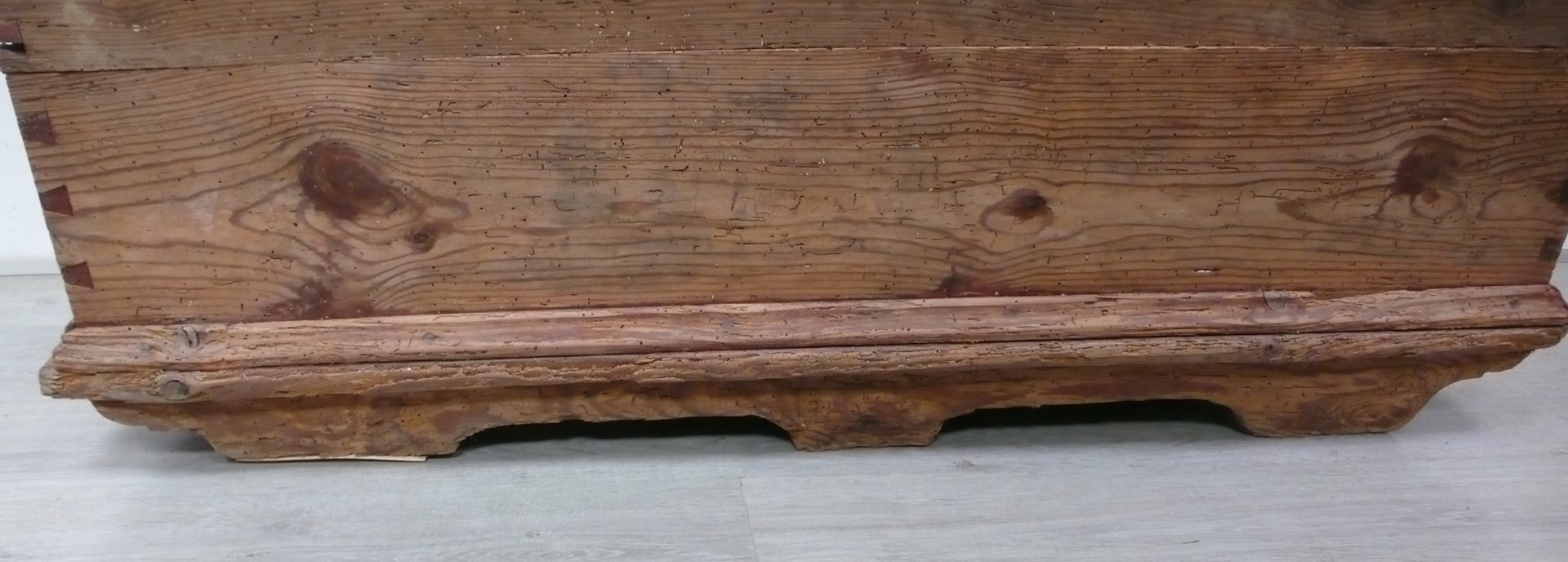 Large Rustic Hope Chest Trunk, 1800s for sale at Pamono